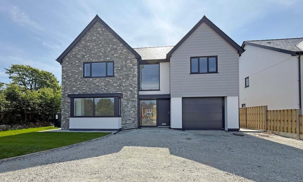 4 bedroom detached house for sale in Gwalchmai, Holyhead, Isle of ...