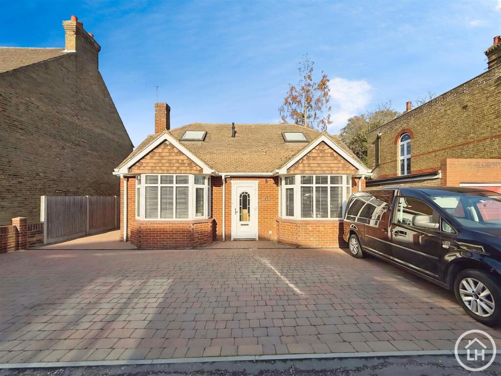 3 bedroom detached bungalow for sale in Key Street, Sittingbourne, ME10