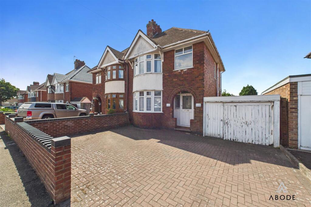 3 bedroom semi-detached house for sale in Mead Walk, Stapenhill, Burton ...