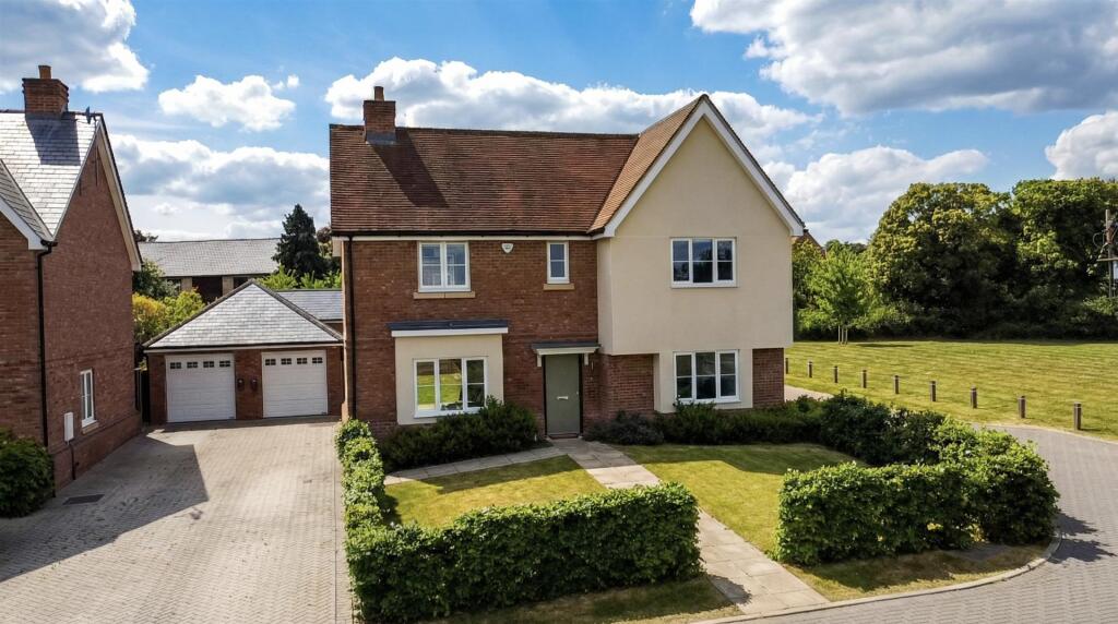 3 bedroom detached house for sale in Osier View, Lavenham, CO10