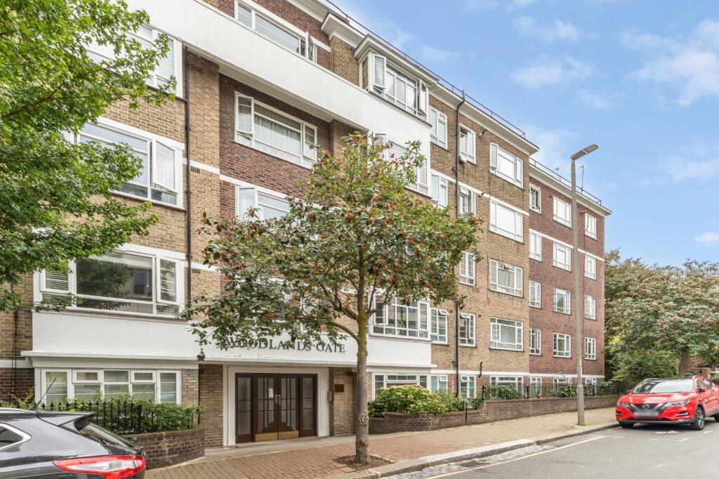 1 bedroom flat for sale in Woodlands Way, East Putney, SW15