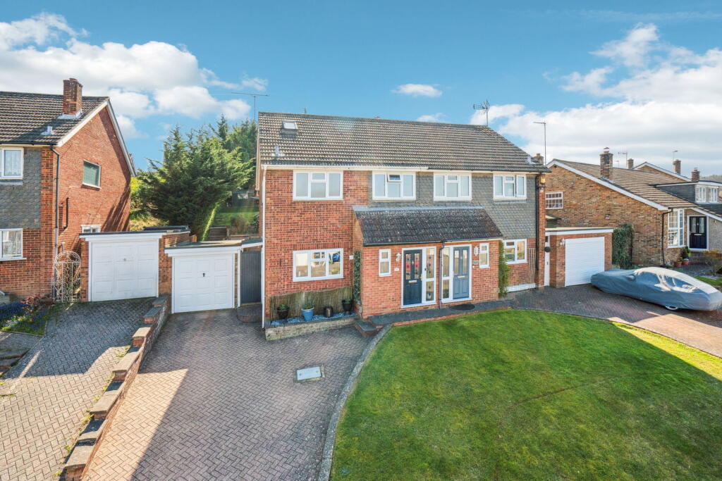 4 bedroom semi-detached house for sale in Bibshall Crescent, Dunstable ...