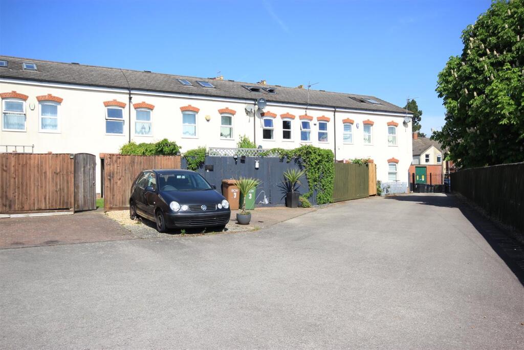 3 bedroom town house for sale in NN8 Redwell Court, Redwell Road ...