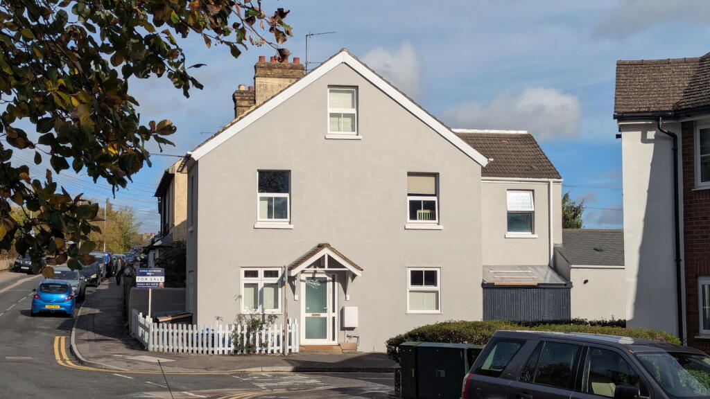2 bedroom maisonette for sale in Kent Road, Halling, Rochester, ME2 1AT ...