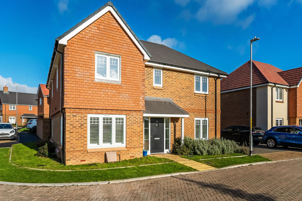 4 bedroom detached house for sale in Cadwell Park Mead, Edenbridge ...