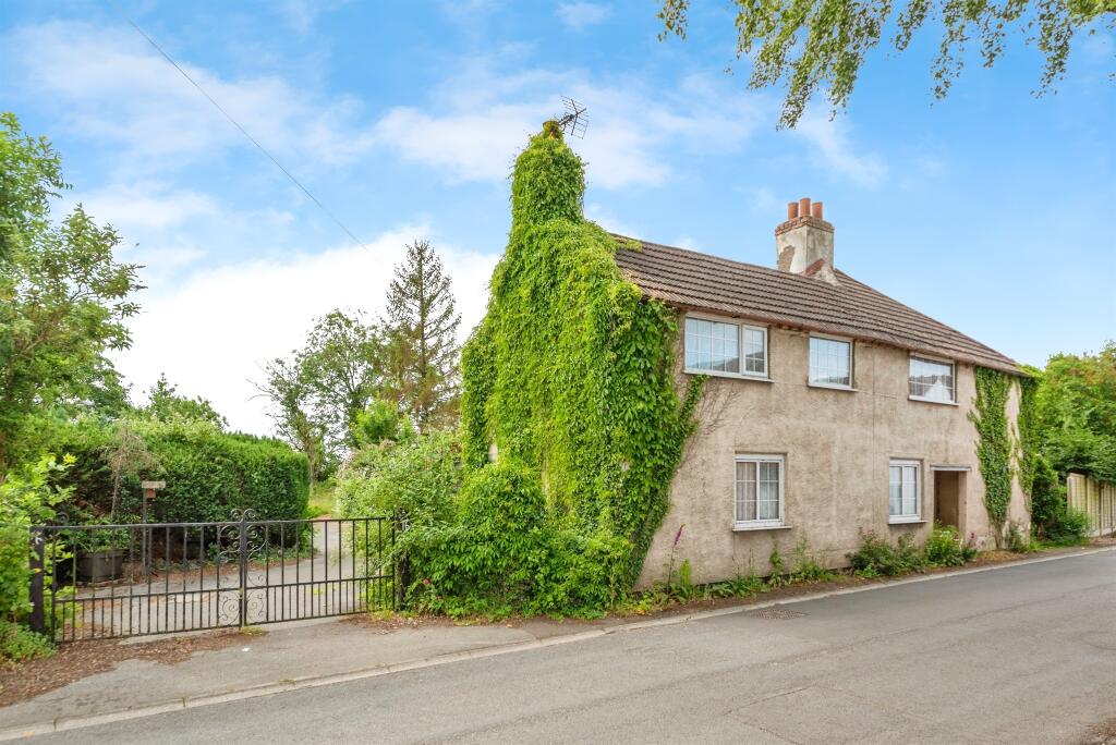 6 bedroom detached house for sale in High Street, Sutton-On-Trent ...