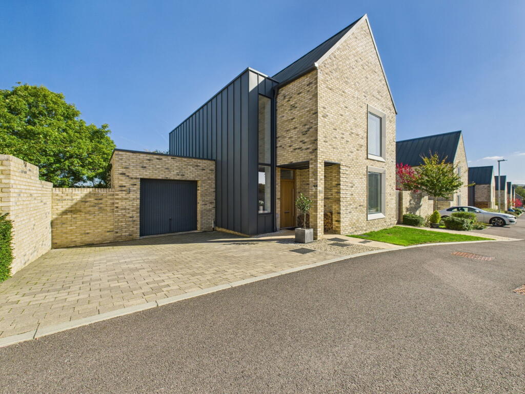4 bedroom detached house for sale in Ceres Place, Calne, SN11 8JD, SN11
