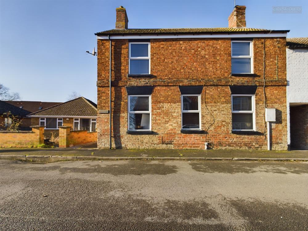 3 bedroom end of terrace house for sale in South Street, Crowland ...