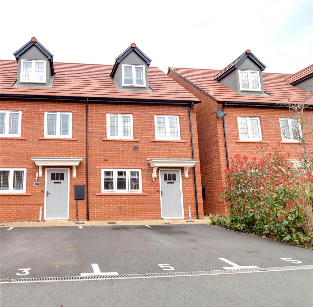 3 bedroom town house for sale in Wheatfield Drive, Leighton, Crewe, CW1