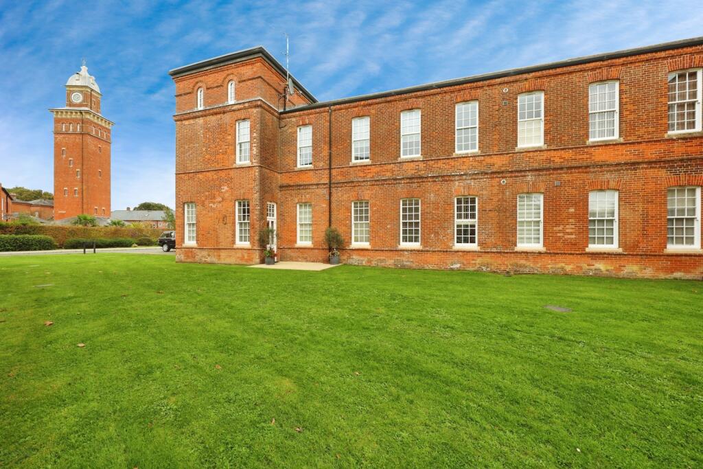 2 bedroom flat for sale in Whitecroft Park, Newport, Isle of Wight, PO30