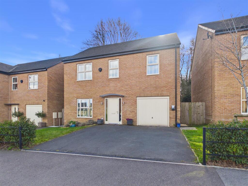 4 bedroom detached house for sale in Hulford Street, Chesterfield, S41