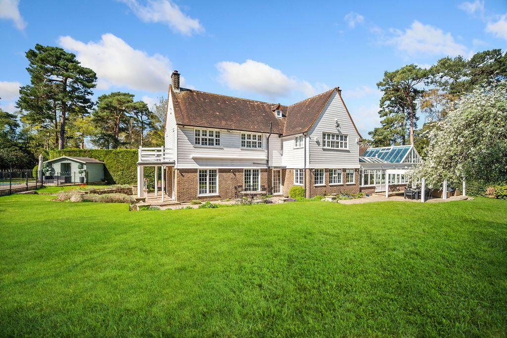 5 bedroom detached house for sale in Pine Coombe, Croydon, CR0