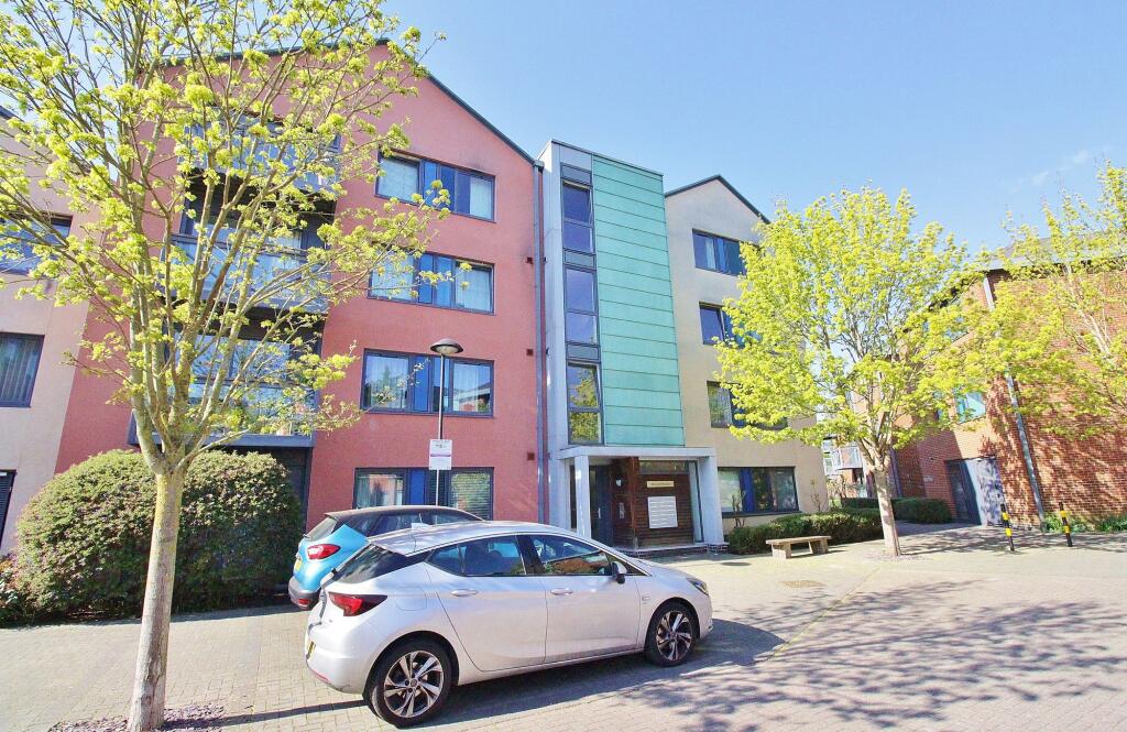 2 bedroom flat for sale in Warren House, Union Lane, Isleworth TW7
