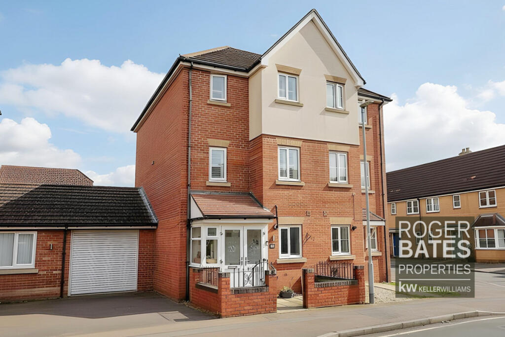 4 bedroom semi-detached house for sale in Tallow Close, Dagenham, RM9