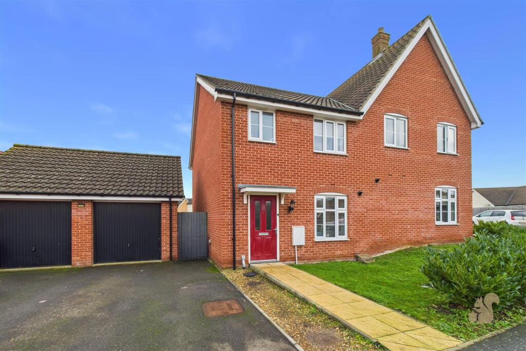 3 bedroom semi-detached house for sale in Binyon Close, Stowmarket, IP14