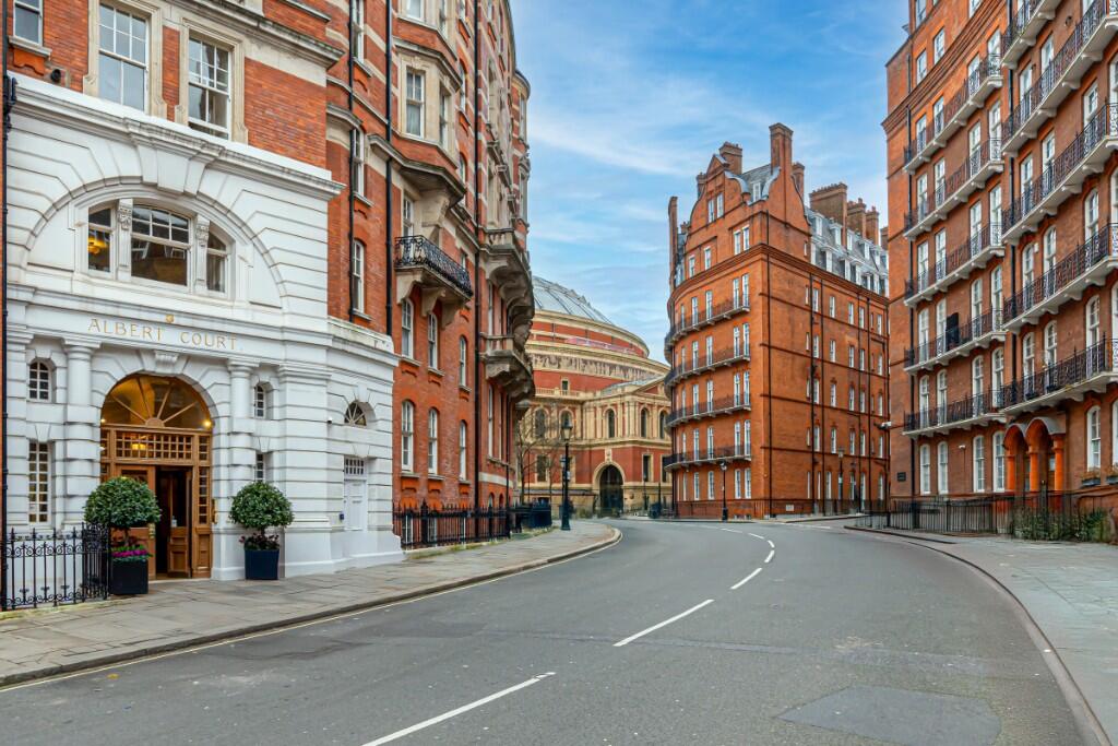 4 bedroom penthouse for sale in Prince Consort Road, London, SW7
