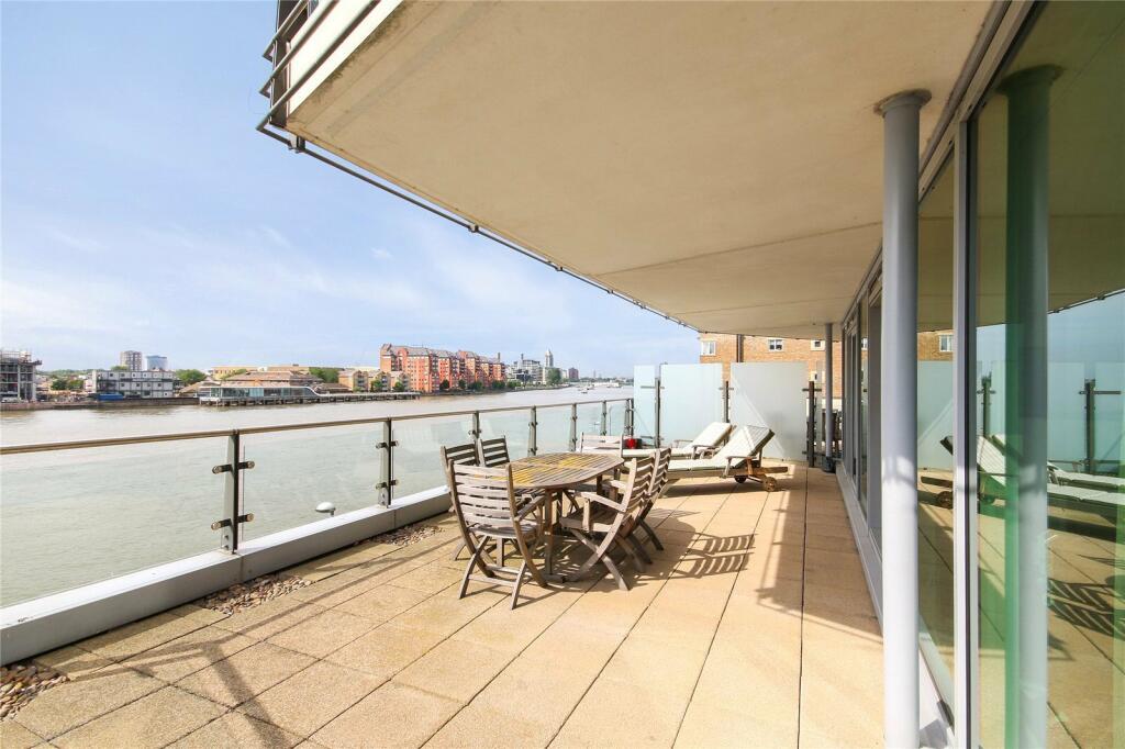 3 bedroom flat for sale in Ensign House, Juniper Drive, SW18