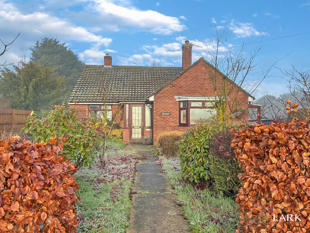 3 bedroom detached bungalow for sale in Bacton, Stowmarket, IP14