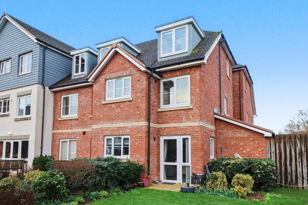 1 bedroom apartment for sale in Pound Avenue, Stevenage, Hertfordshire, SG1