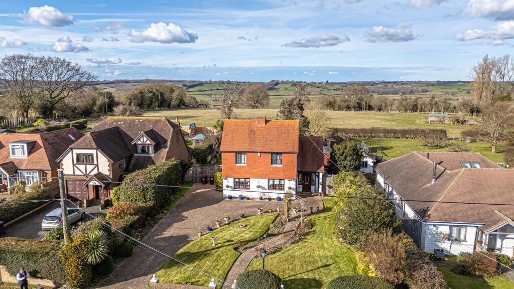 3 bedroom detached house for sale in Main Road, Icklesham, Winchelsea, TN36