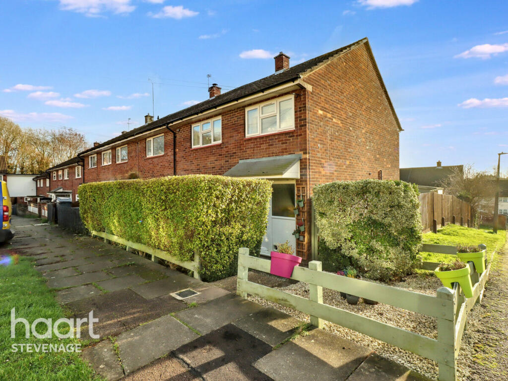 3 bedroom end of terrace house for sale in Harrowdene, Stevenage, SG2