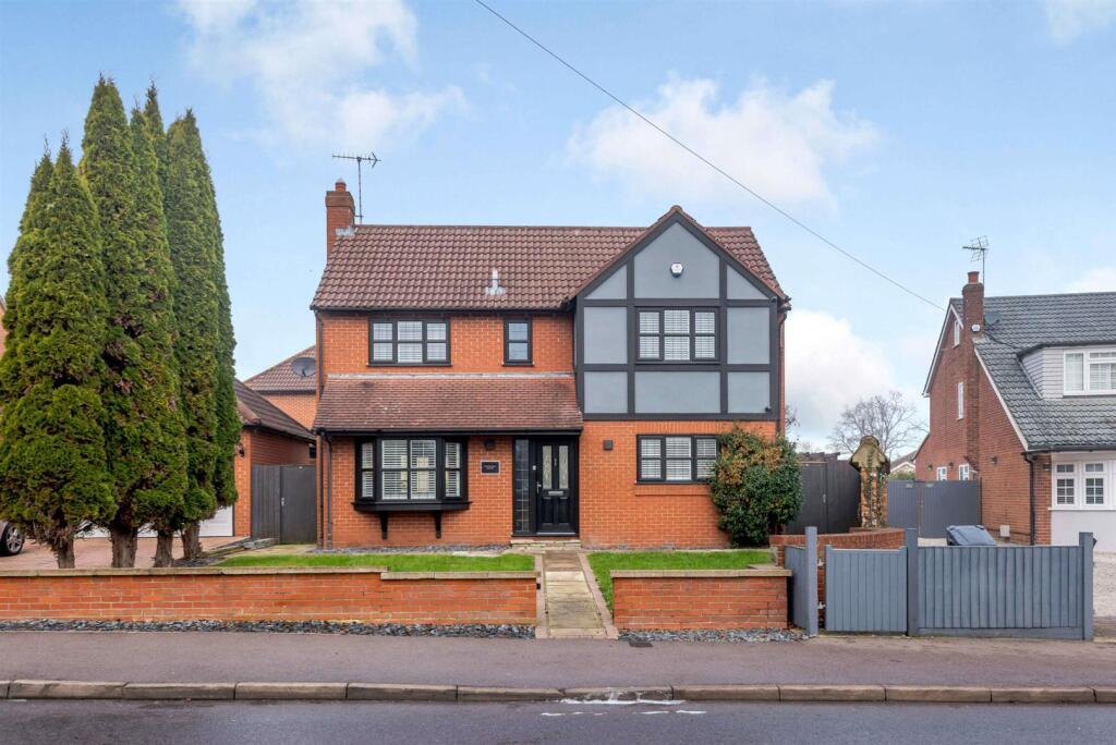 4 bedroom detached house for sale in Church Lane, Doddinghurst ...