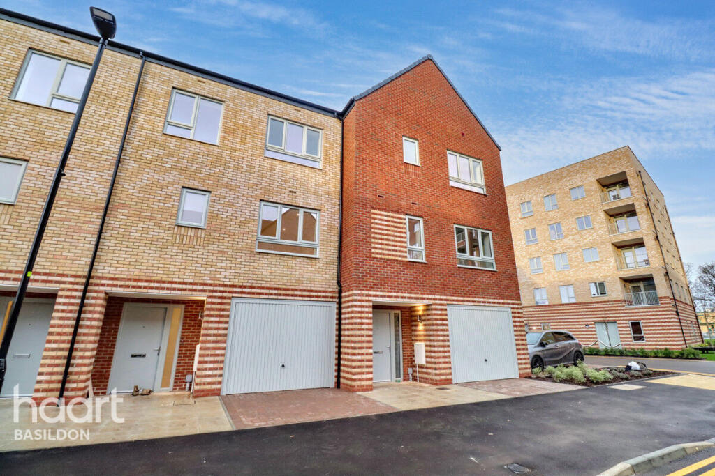3 bedroom terraced house for sale in Chapelgate Mews, Essex, SS15