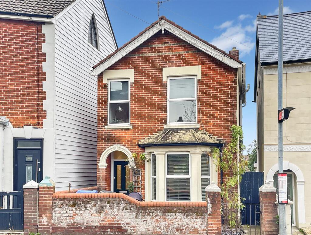 3 bedroom detached house for sale in Devizes Road, Salisbury, SP2