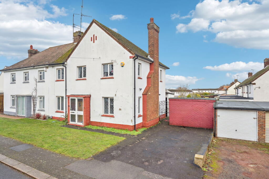 4 bedroom semi-detached house for sale in Beech Green, Dunstable, LU6 ...