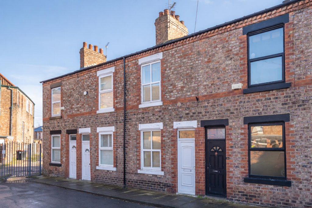2 bedroom terraced house for sale in Pembroke Street, off Burton Stone ...