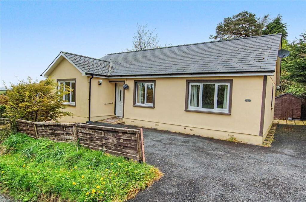 4 bedroom detached bungalow for sale in Ffynnon Dewi, Martletwy, SA67