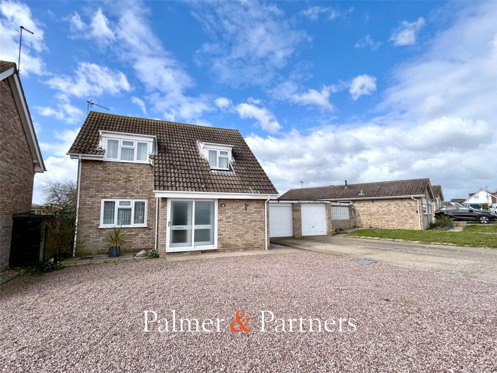 2 bedroom detached house for sale in Rochford Way, Walton on the Naze ...