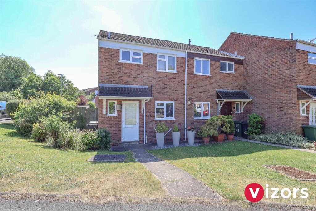 3 bedroom end of terrace house for sale in Oldbury Close, Church Hill North, Redditch, B98