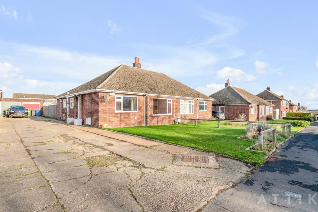 2 bedroom semi-detached bungalow for sale in Queens Drive, Halesworth, IP19