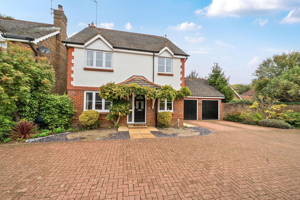 4 bedroom detached house for sale in Strawberry Fields, Bramley, RG26