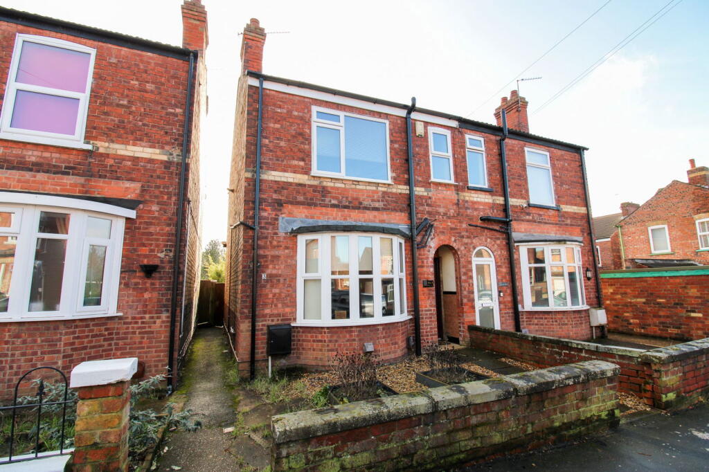 3 bedroom semi-detached house for sale in Love Lane, Gainsborough, DN21 ...