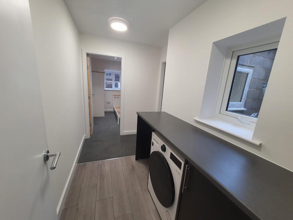 4-bedroom Flat for rent in Bury BL9, a Walmersley Road. Pid=748105
