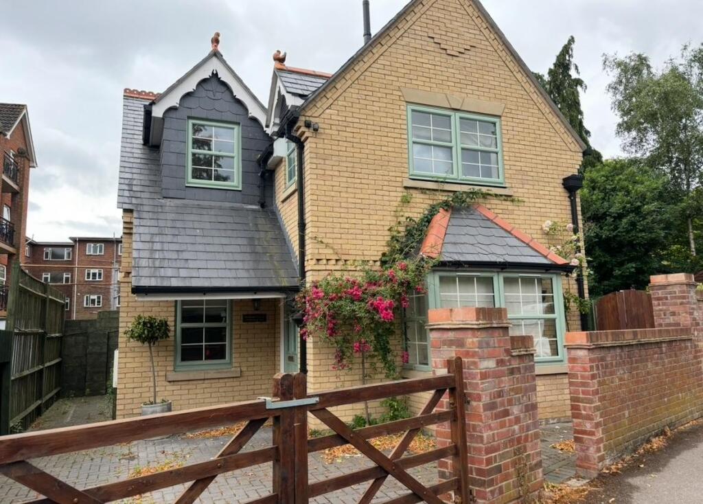 3 bedroom detached house for sale in Brookvale Road, Highfield ...