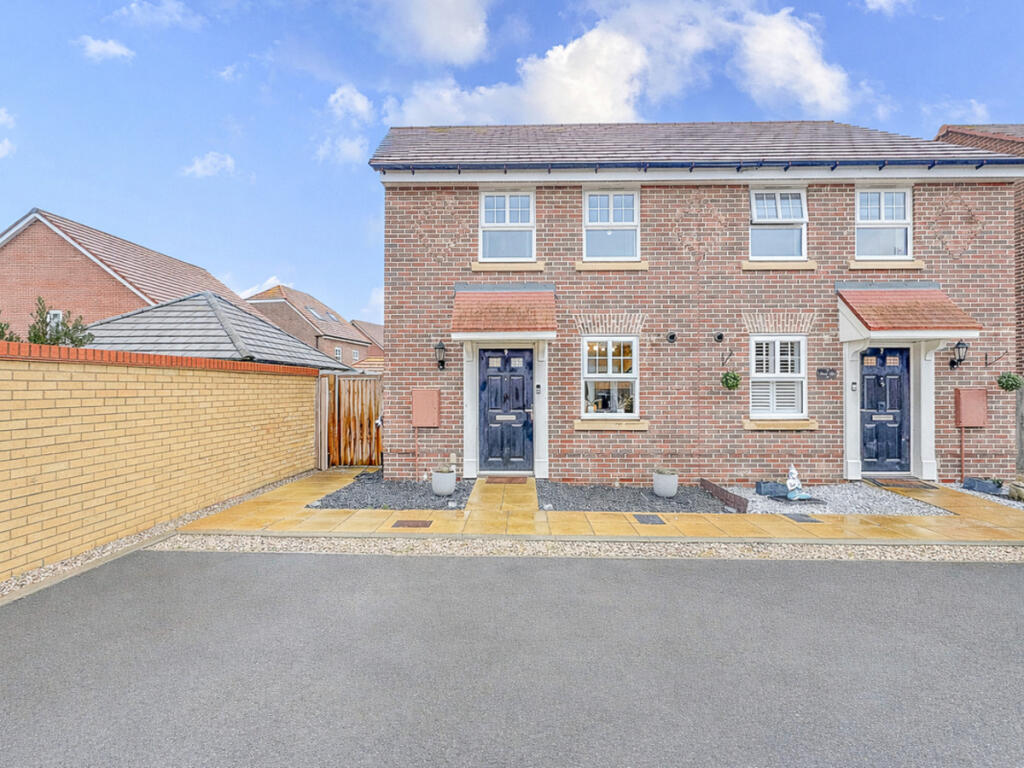 3 bedroom semi-detached house for sale in Hawes Close, Hullbridge, SS5 ...