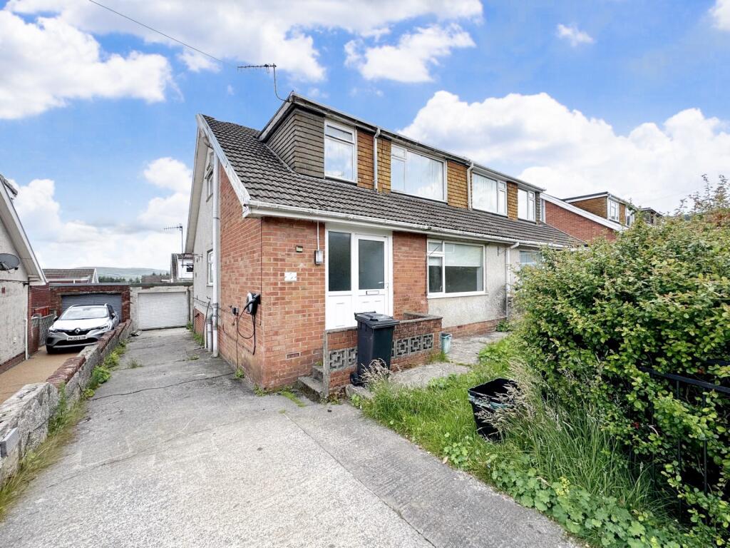 4 bedroom semi-detached house for sale in Worcester Close, Heolgerrig ...