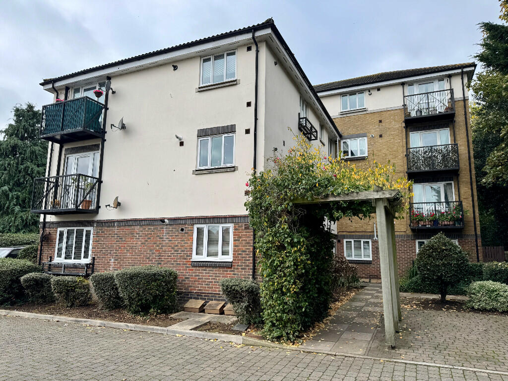 2 bedroom apartment for sale in Neville Close, Hounslow, TW3