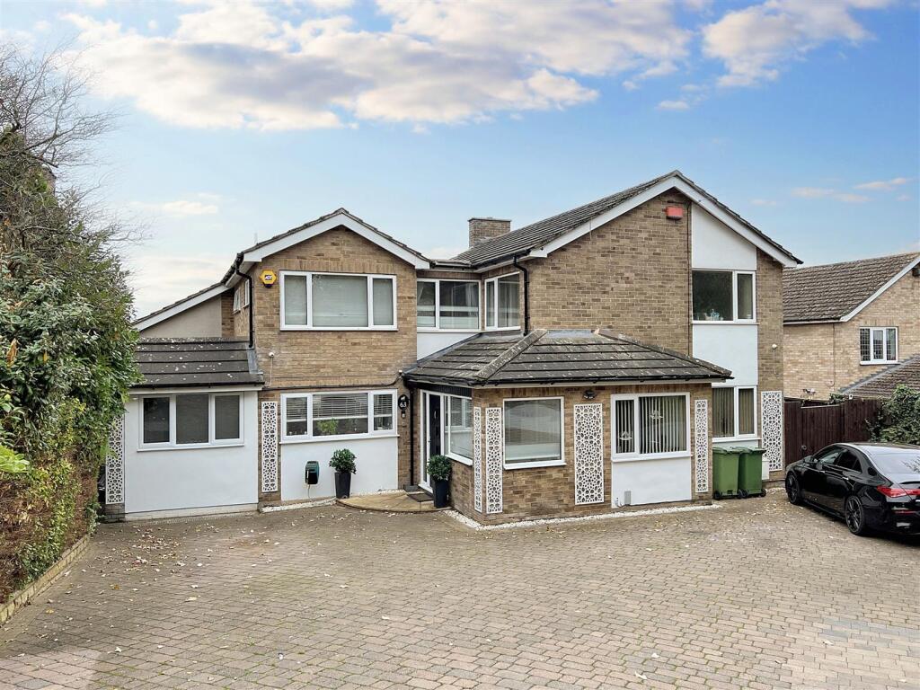 4 bedroom detached house for sale in York Road, Wollaston ...