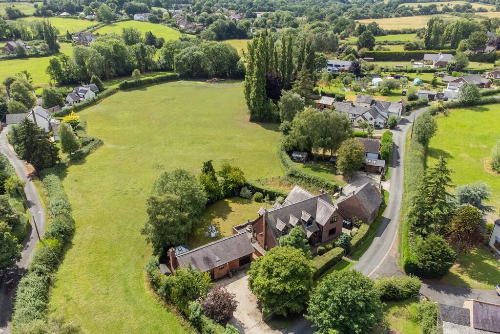 4 bedroom detached house for sale in Aqueduct Road, Coleorton, LE67