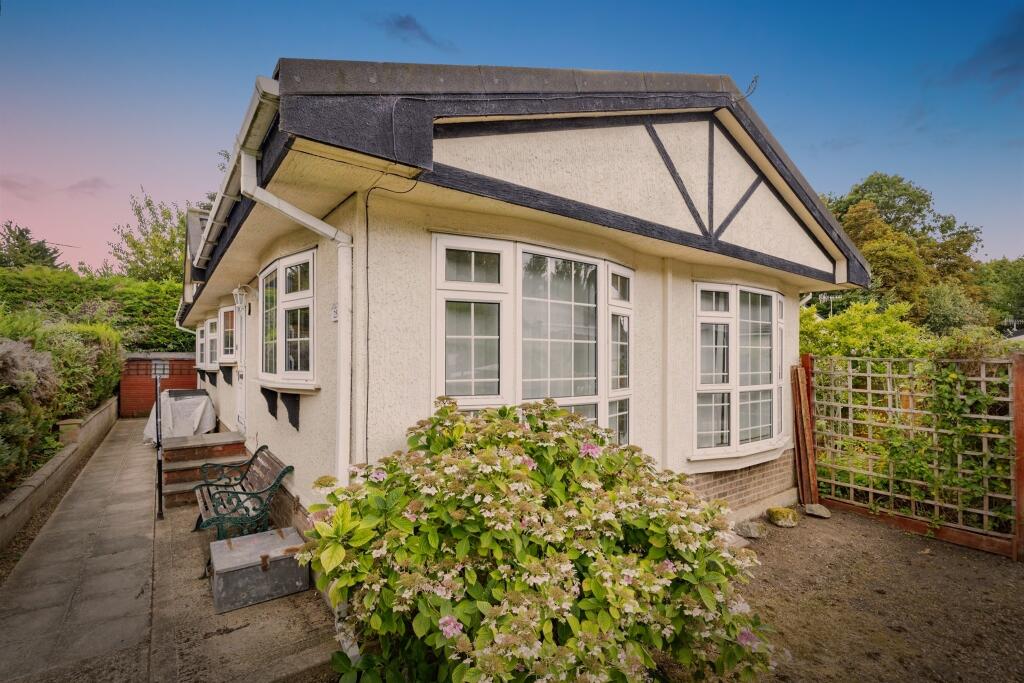 3 bedroom park home for sale in Bushey Hall Drive, Bushey, WD23