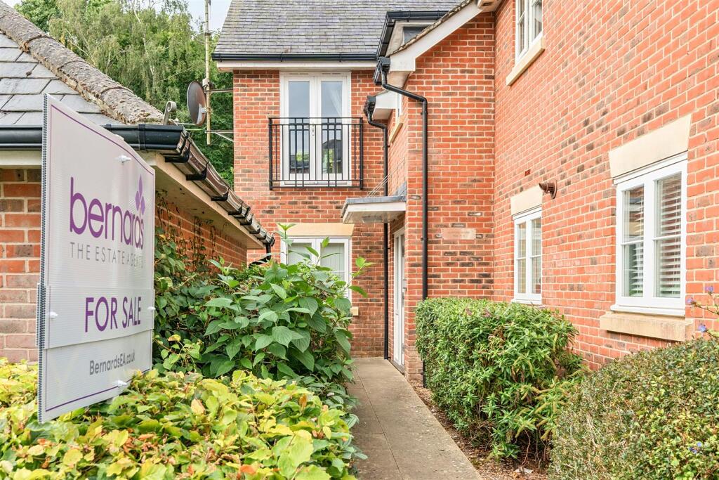 2 bedroom flat for sale in Aldford House, Boundary Walk, Knowle ...