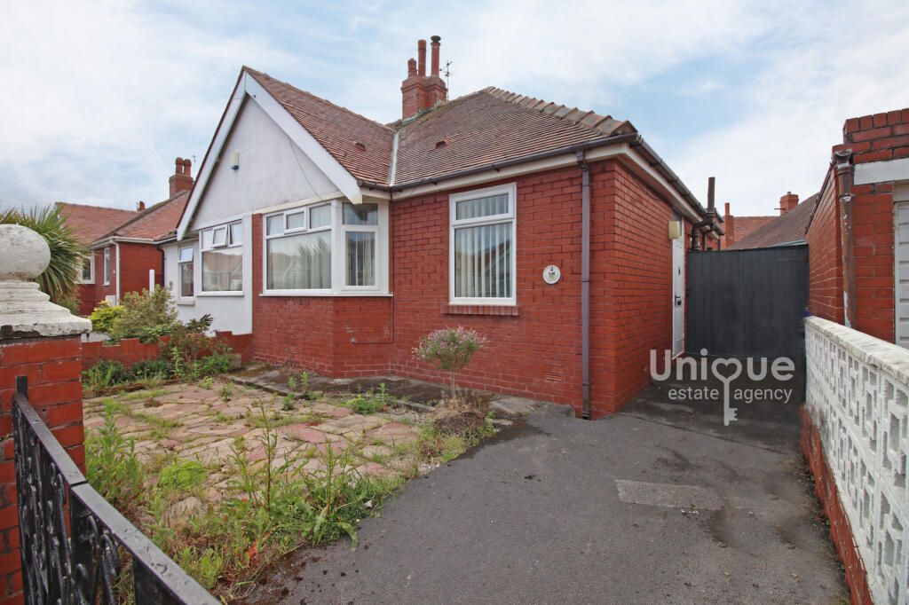 3 bedroom bungalow for sale in Cranleigh Avenue, Bispham, Blackpool, FY2