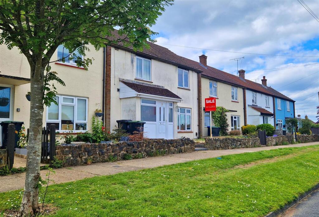 3 bedroom terraced house for sale in Coronation Hill, Epping, CM16