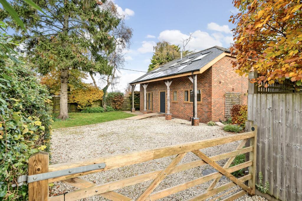 3 bedroom detached house for sale in Downs Road, South Wonston ...