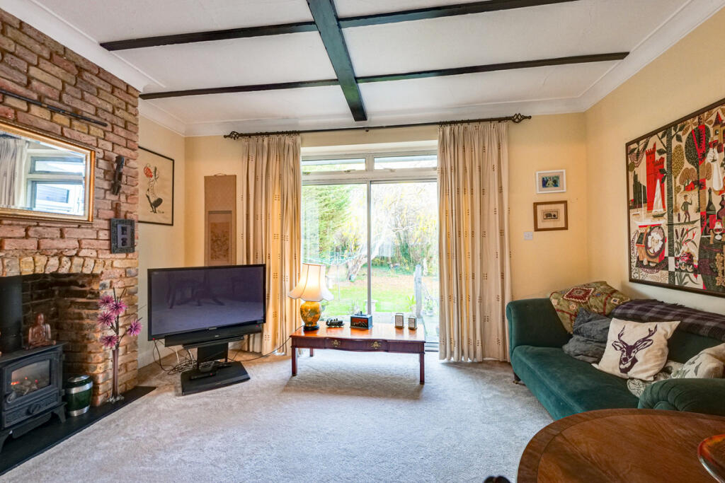 2 bedroom detached house for sale in St. James Gardens, Westcliff-On ...