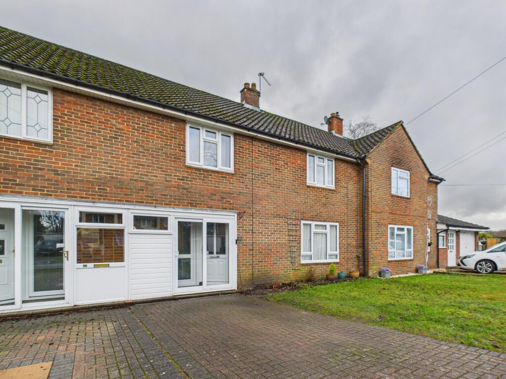 4 bedroom terraced house for sale in Huntsmoor Road, Tadley, RG26